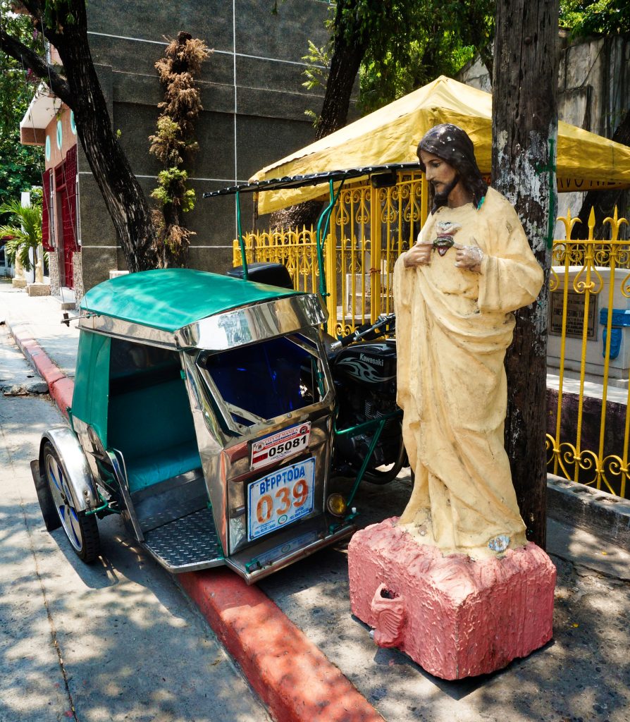 A Walk Through Manila North Cemetery - Exploring With Katie